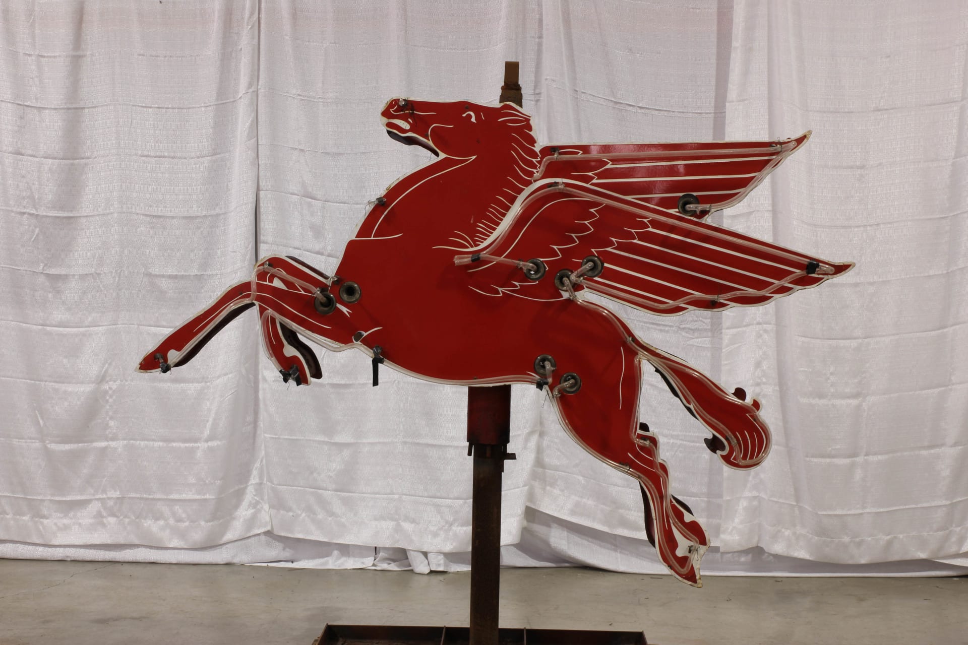 Mobil Pegasus 72x50x10 at The Walker Sign Collection 2015 as S24 ...