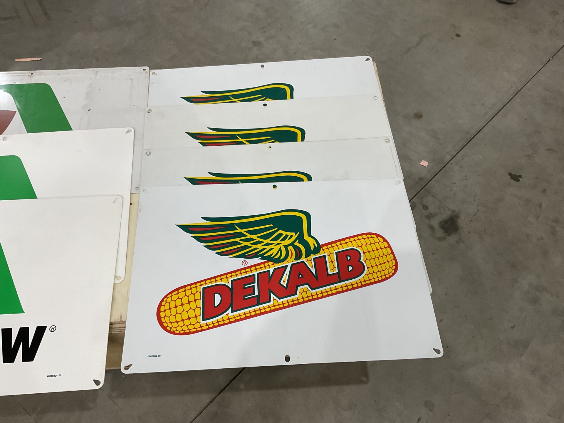Dekalb Signs at Gone Farmin' Spring Classic 2023 as H52 - Mecum Auctions
