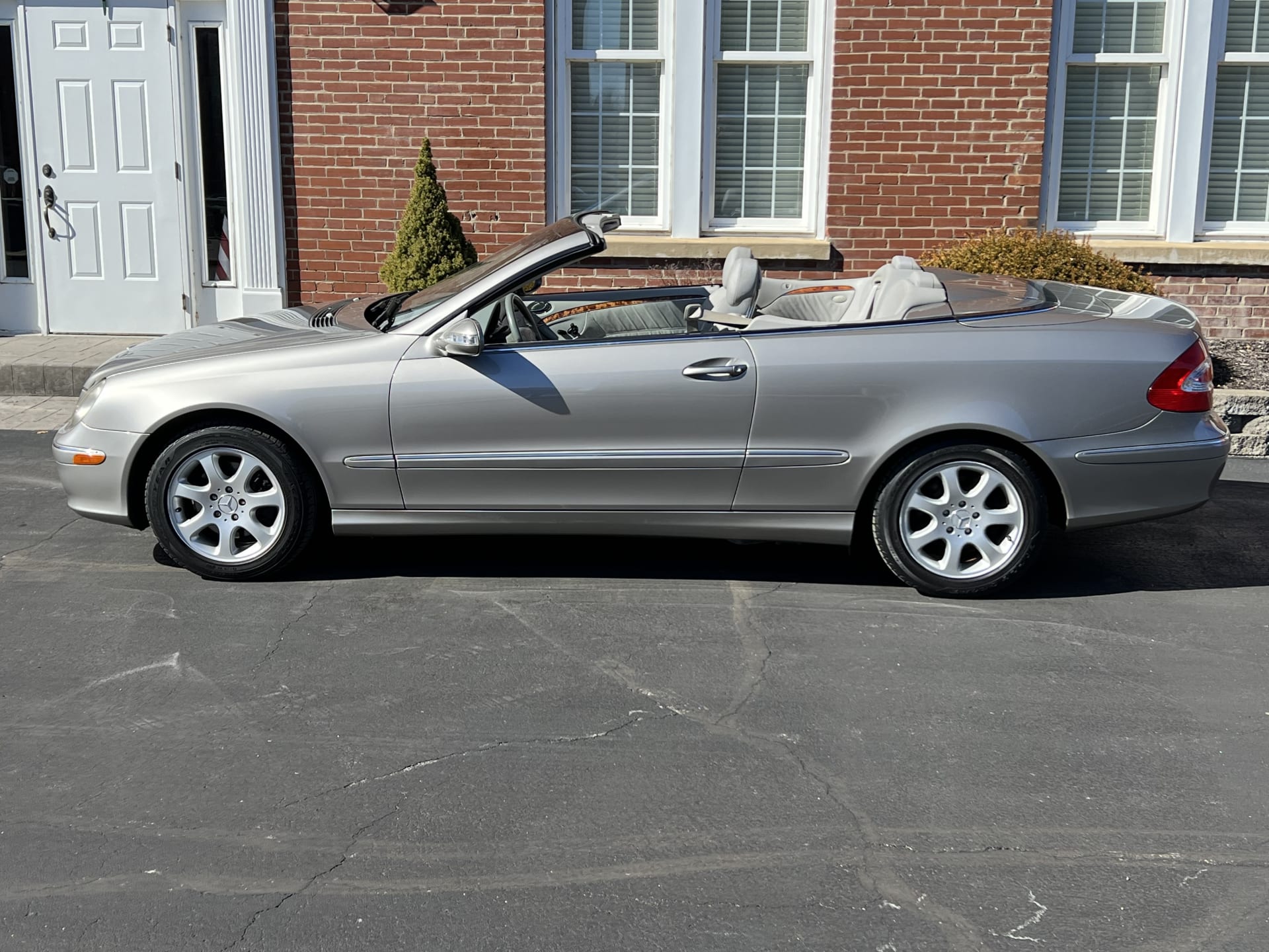 2004 Mercedes-Benz CLK320 Convertible at Glendale 2023 as T137 - Mecum ...