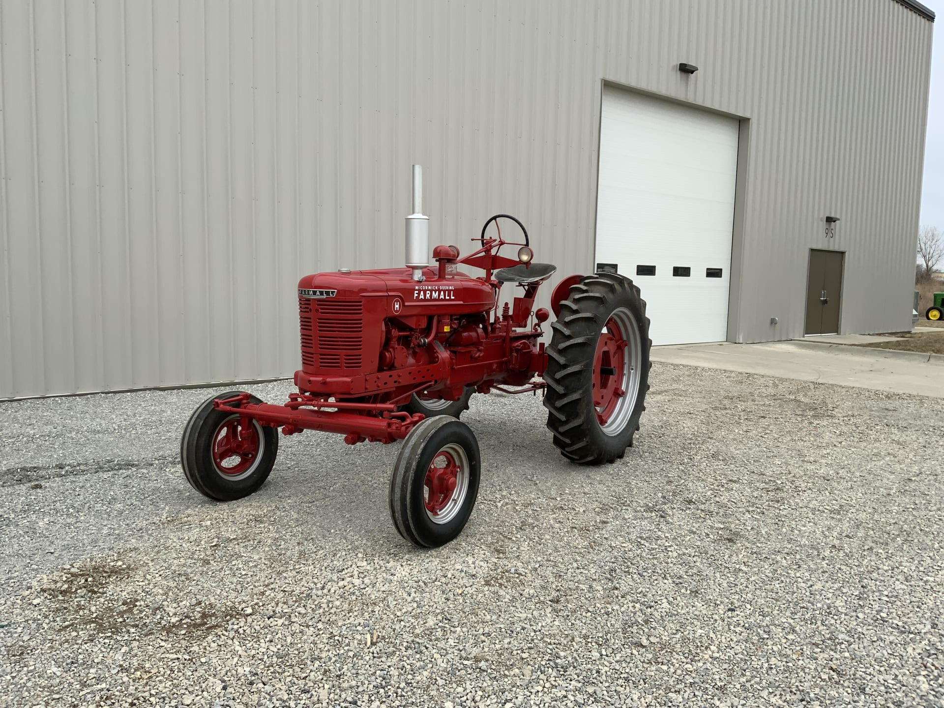 1940 Farmall H at Gone Farmin' Spring Classic 2023 asF190 - Mecum Auctions