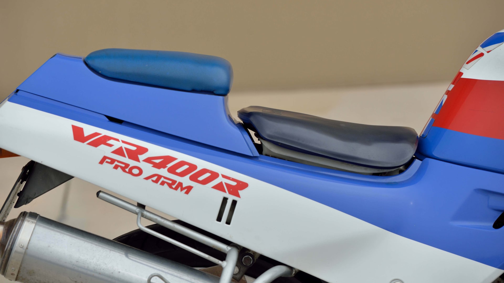 1987 Honda VFR400 NC24 at Glendale 2023 as W7 - Mecum Auctions