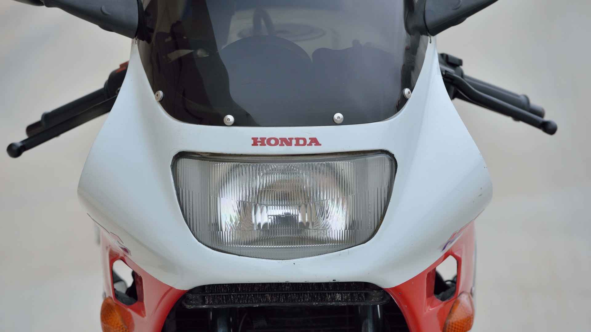 1987 Honda VFR400 NC24 at Glendale 2023 as W7 - Mecum Auctions