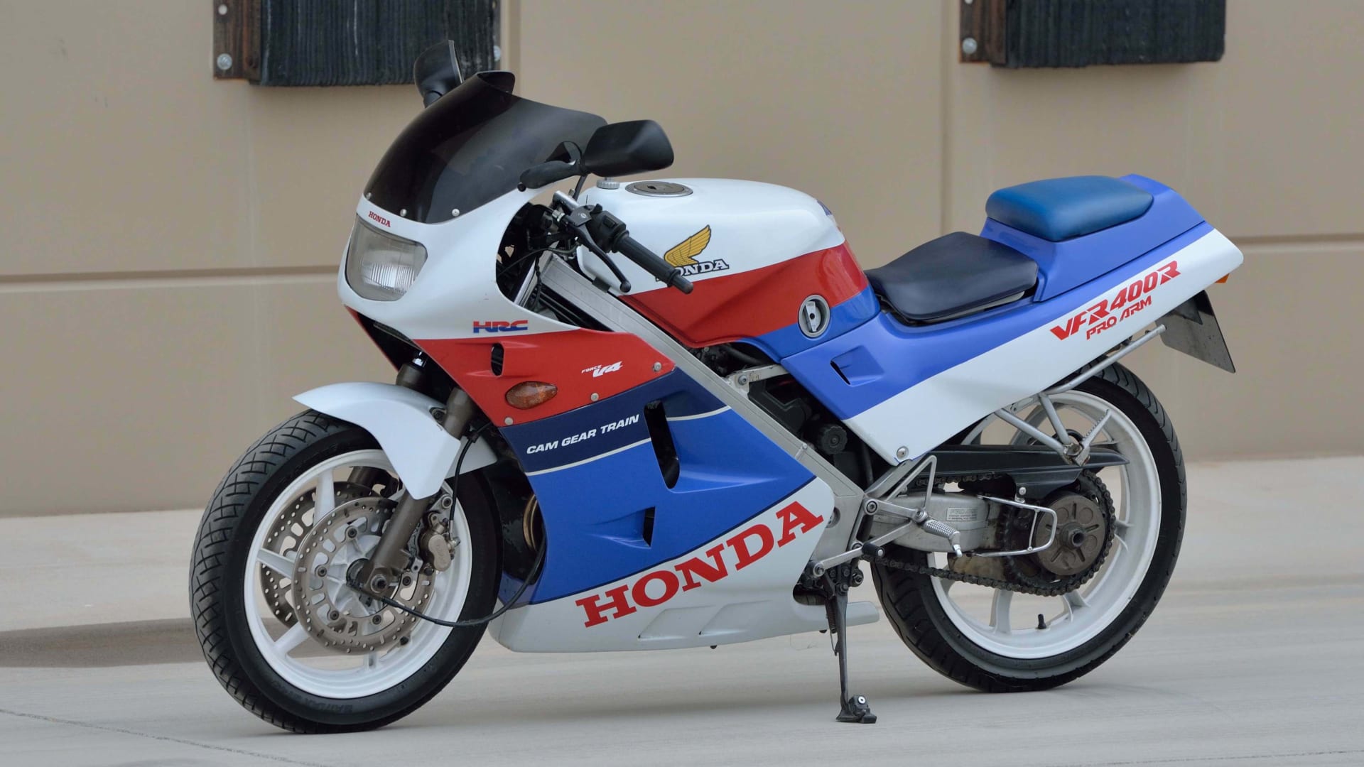 1987 Honda VFR400 NC24 at Glendale 2023 as W7 - Mecum Auctions