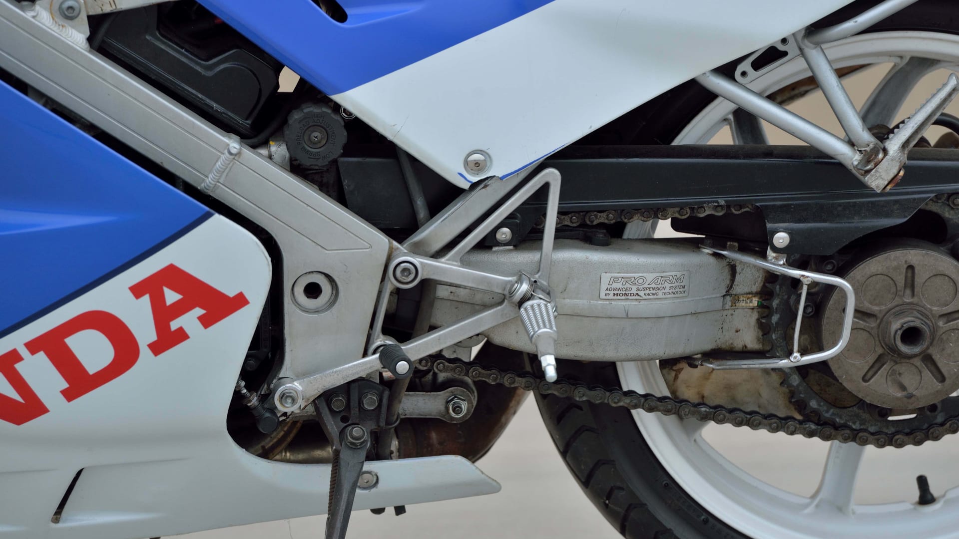 1987 Honda VFR400 NC24 at Glendale 2023 as W7 - Mecum Auctions