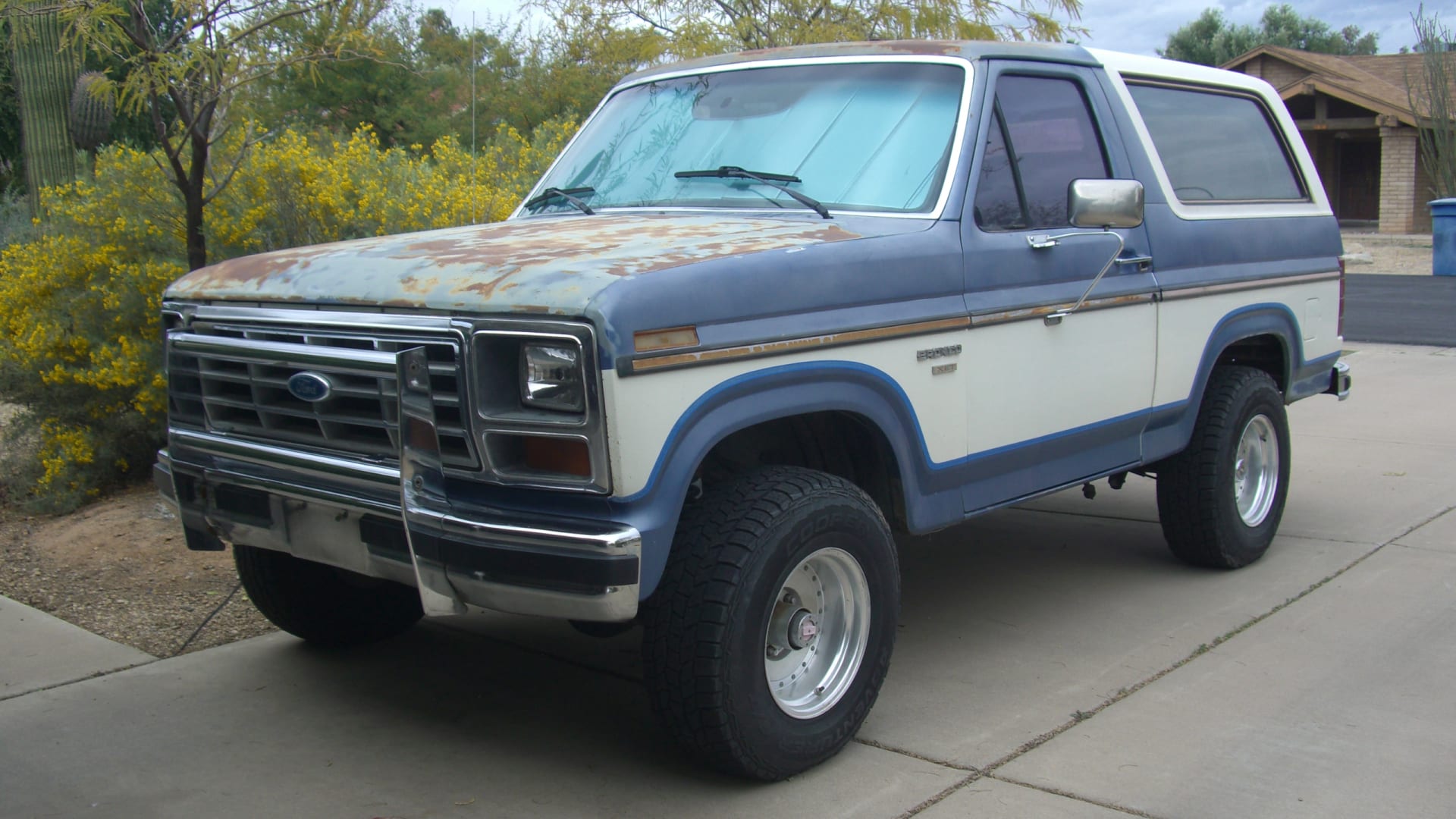 1985 Ford Bronco XLT at Glendale 2023 asG152 - Mecum Auctions