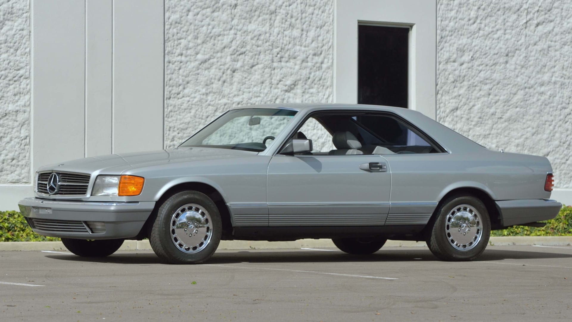 1982 Mercedes-Benz 380SEC at Glendale 2023 as T197 - Mecum Auctions