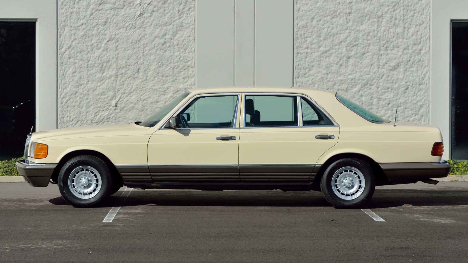 1985 Mercedes-Benz 500SEL at Glendale 2023 as T217 - Mecum Auctions