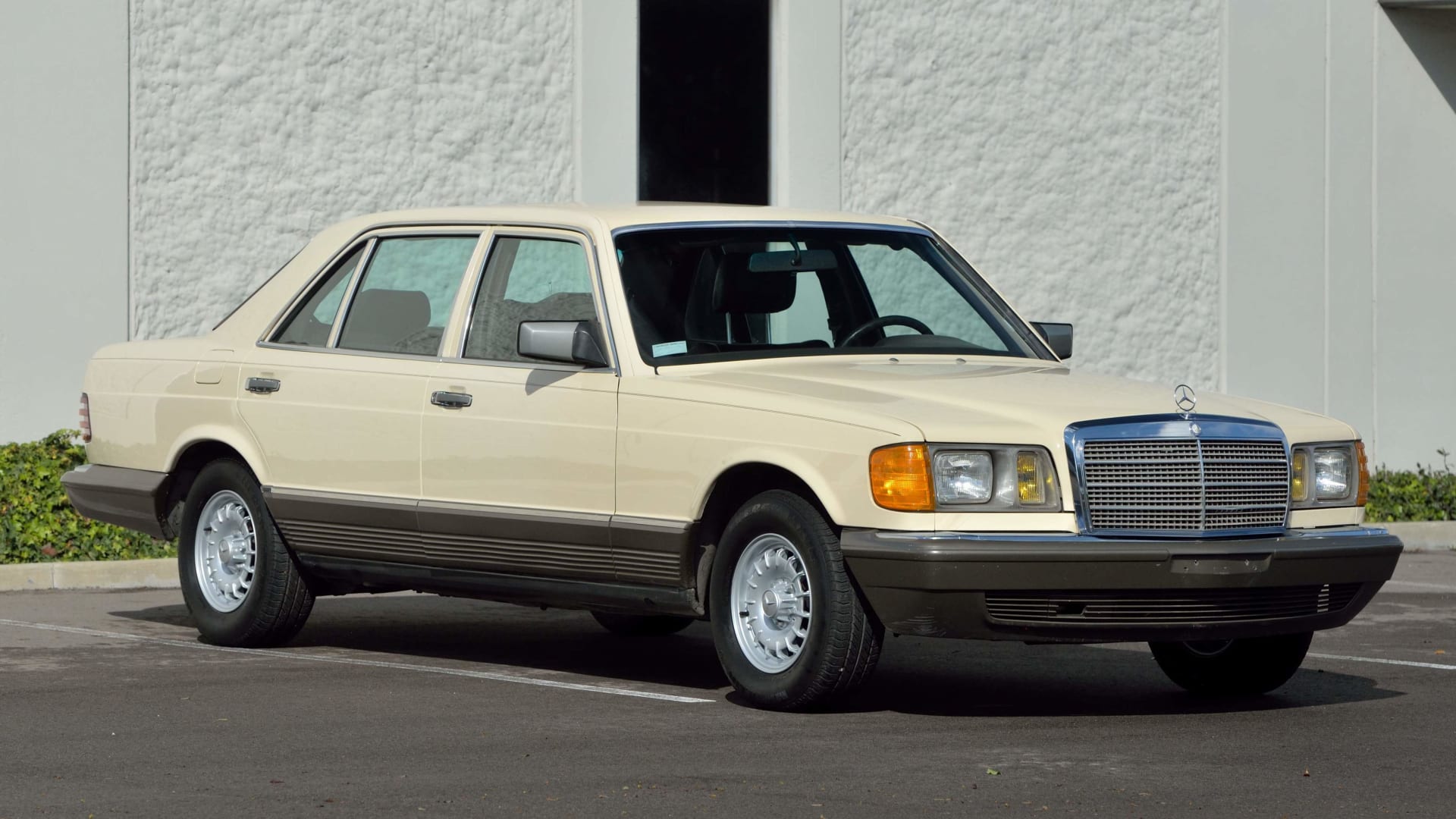 1985 Mercedes-Benz 500SEL at Glendale 2023 as T217 - Mecum Auctions