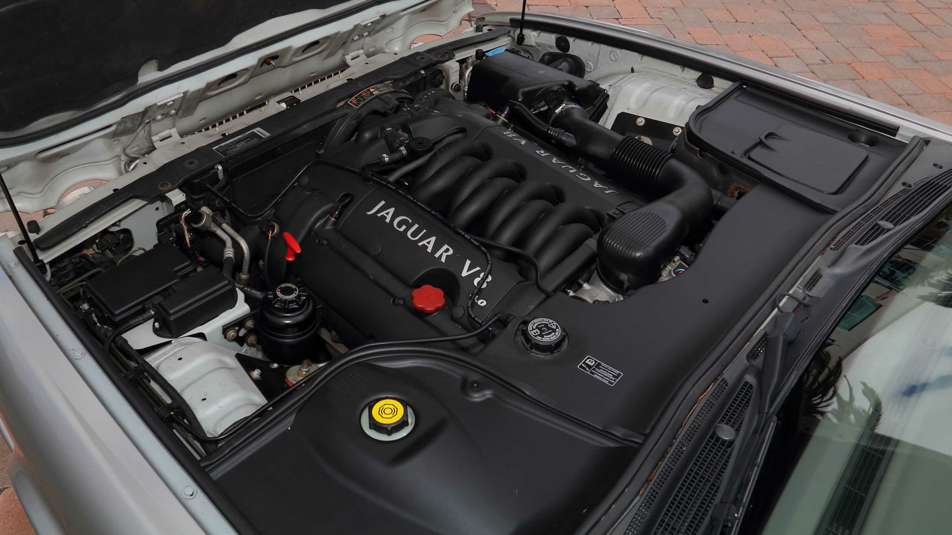 1999 Jaguar XJ8 at Glendale 2023 asT62 - Mecum Auctions