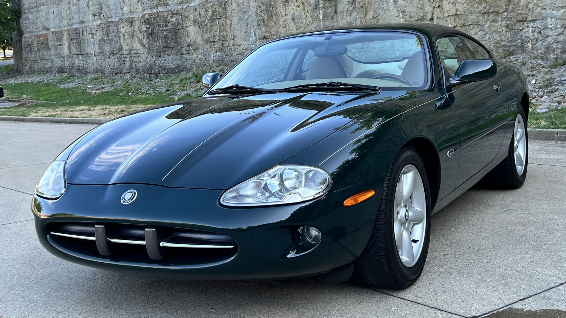 1997 Jaguar XK8 at Indy 2023 as K57 - Mecum Auctions