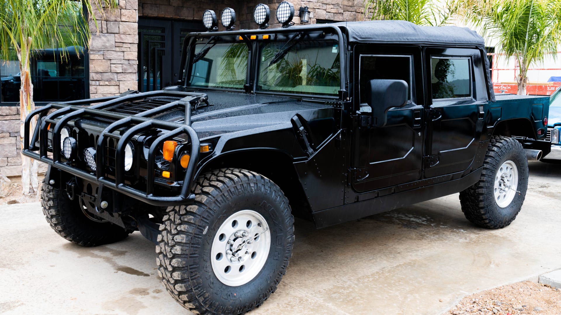 1999 AM General Hummer H1 at Glendale 2023 as F84 - Mecum Auctions