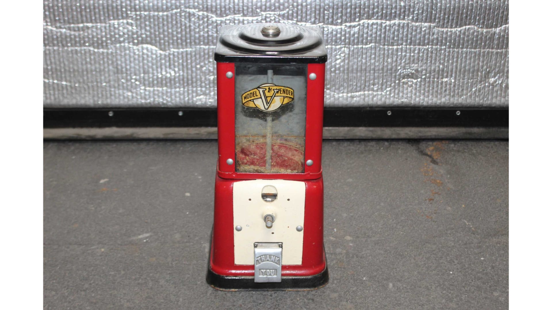 Victor Model V Vender Gumball Machine at Indy 2023 as M121 - Mecum Auctions