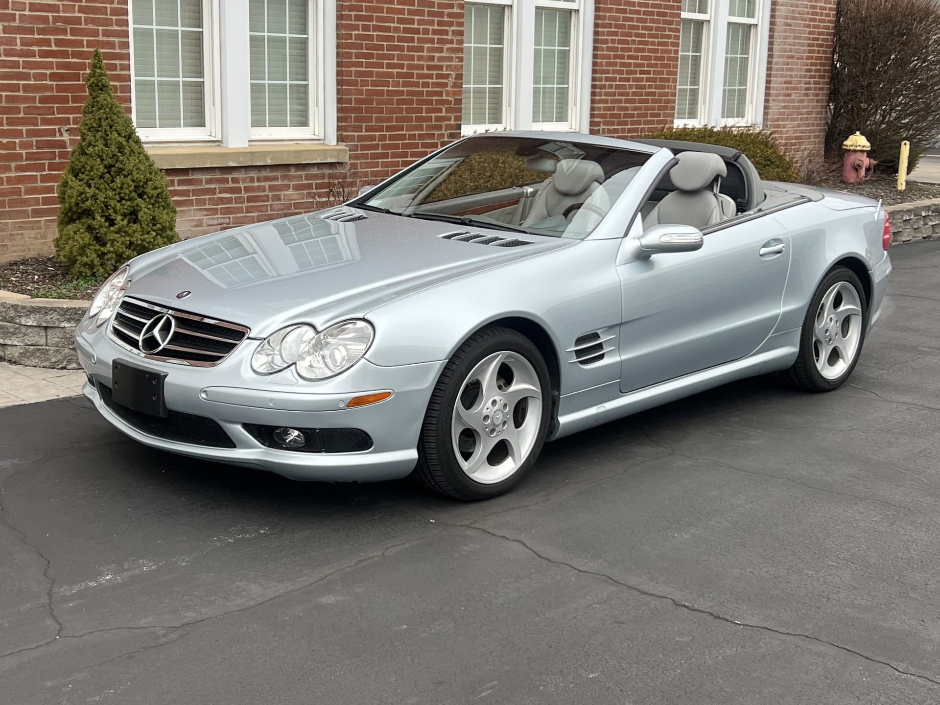 2004 Mercedes-Benz SL500 Convertible at Houston 2023 asS49 - Mecum Auctions