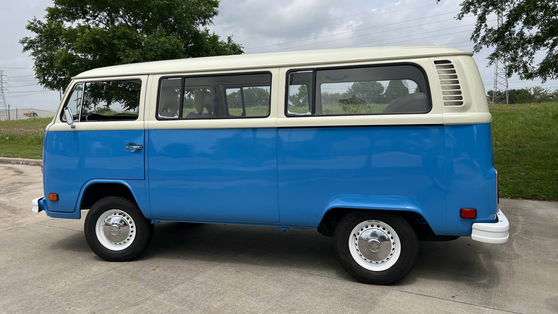 1973 Volkswagen Type II Bay Window at Houston 2023 as T327 - Mecum Auctions