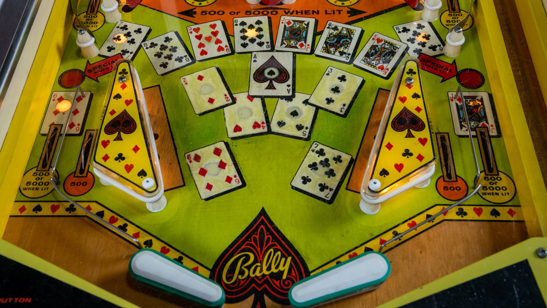 Bally Hi Lo Ace Pinball Machine at Indy 2023 as M330 - Mecum Auctions