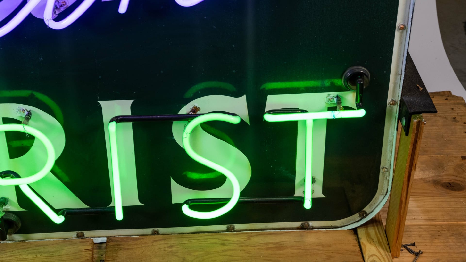 Wirth Florist Double-Sided Neon Sign at Indy 2023 as M368 - Mecum Auctions