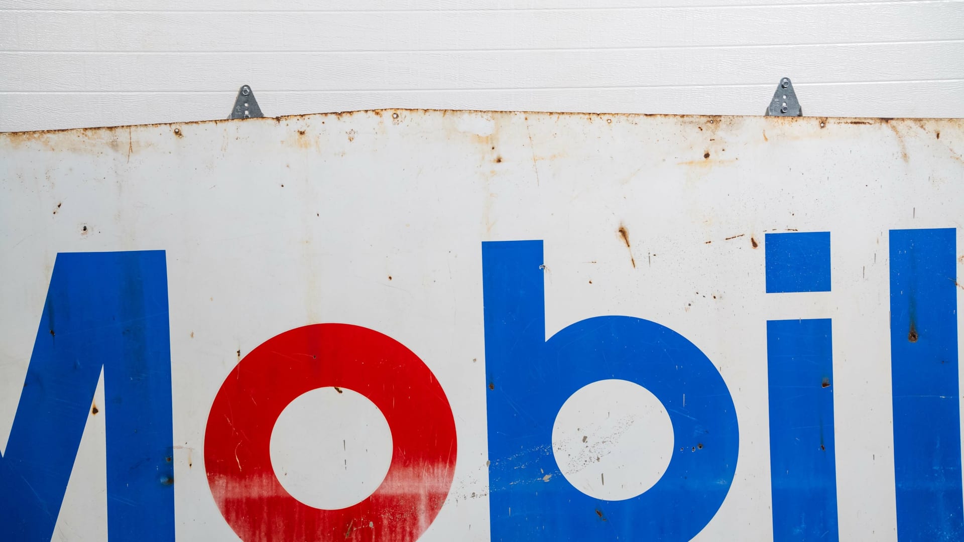 Mobil Single-Sided Tin Sign at Indy 2023 as M359 - Mecum Auctions