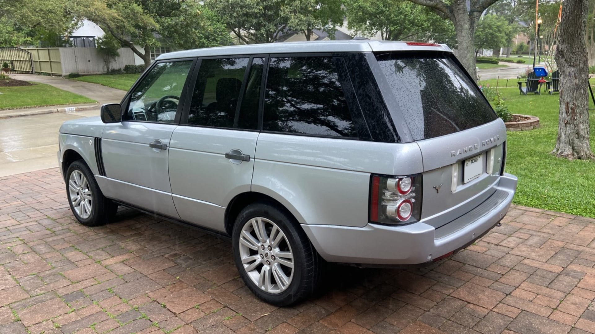 2010 Land Rover Range Rover HSE at Houston 2023 as T265 - Mecum Auctions