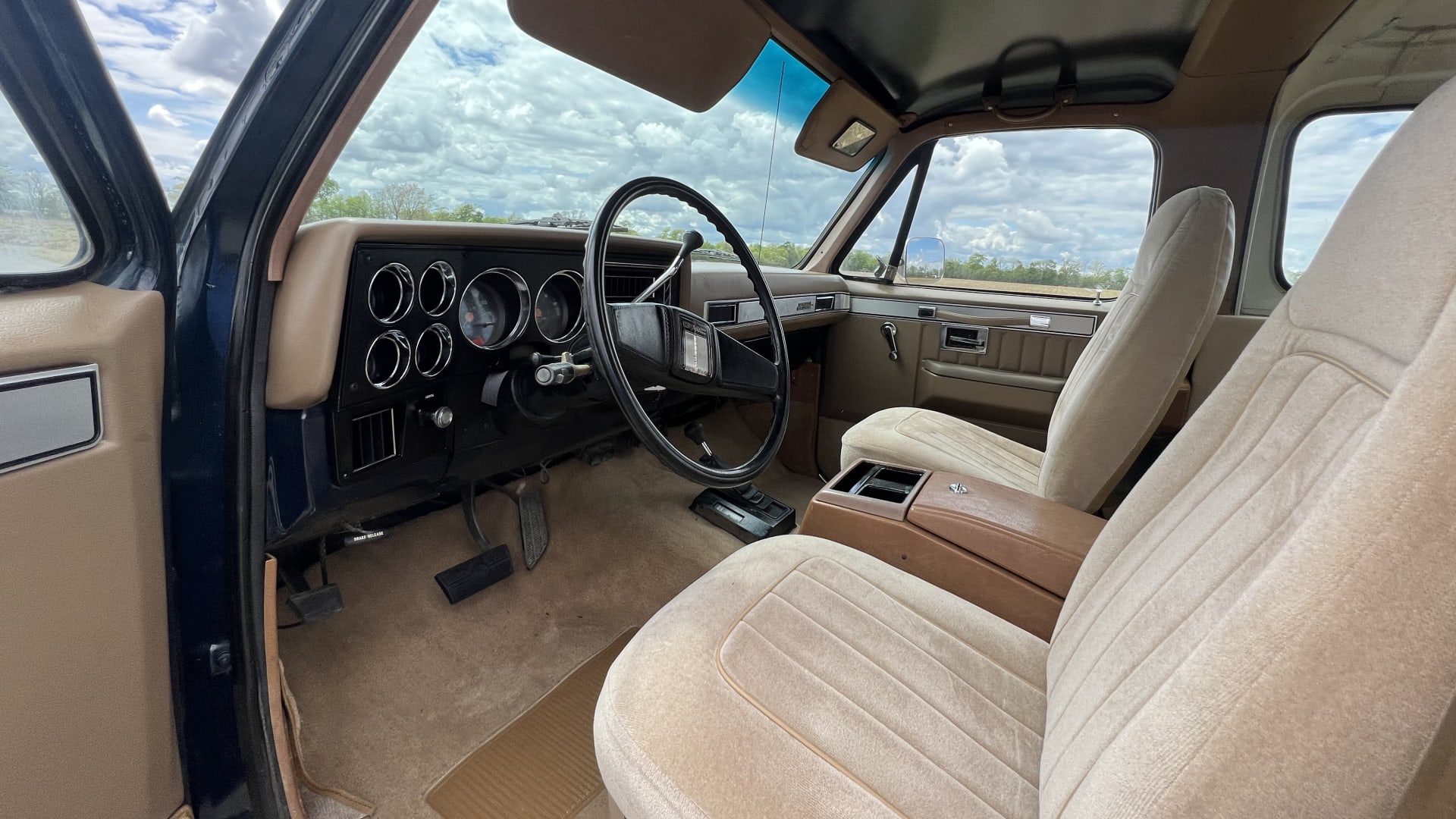 1988 GMC Jimmy at Houston 2023 asT53.1 - Mecum Auctions