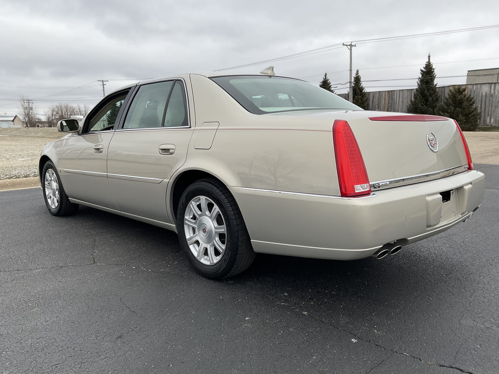 2009 Cadillac DTS at Houston 2023 as T85.1 - Mecum Auctions