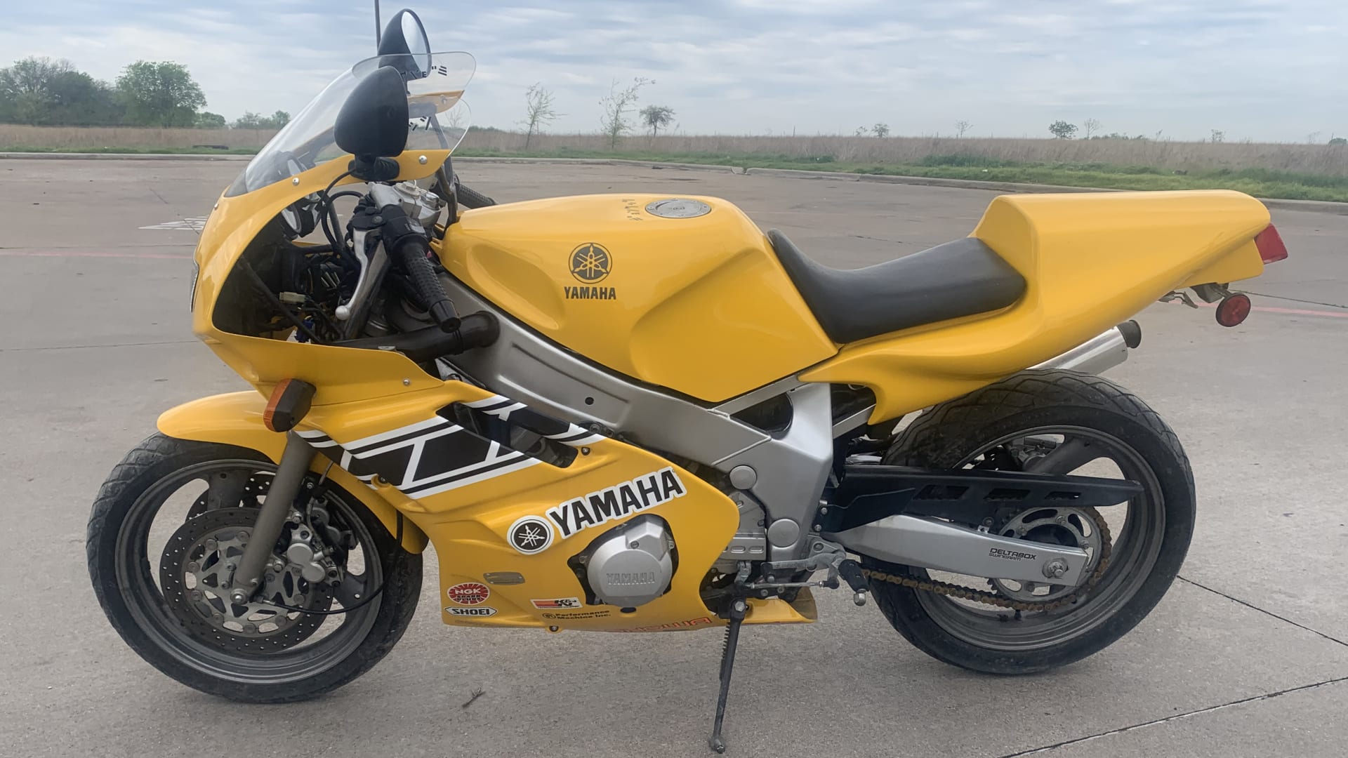 1991 Yamaha FZR 600 at Houston 2023 as S3 - Mecum Auctions