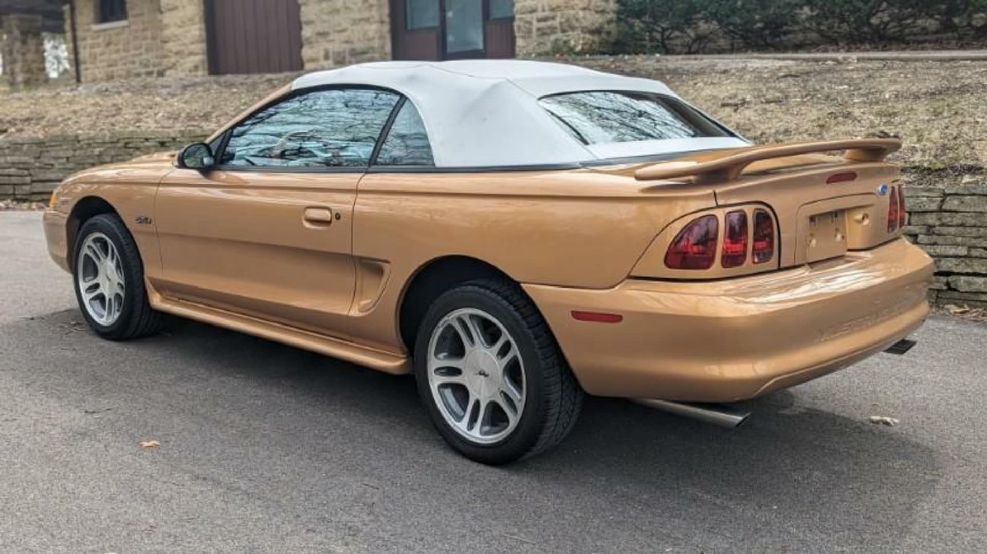 1997 Ford Mustang GT Convertible at Indy 2023 as J20 - Mecum Auctions