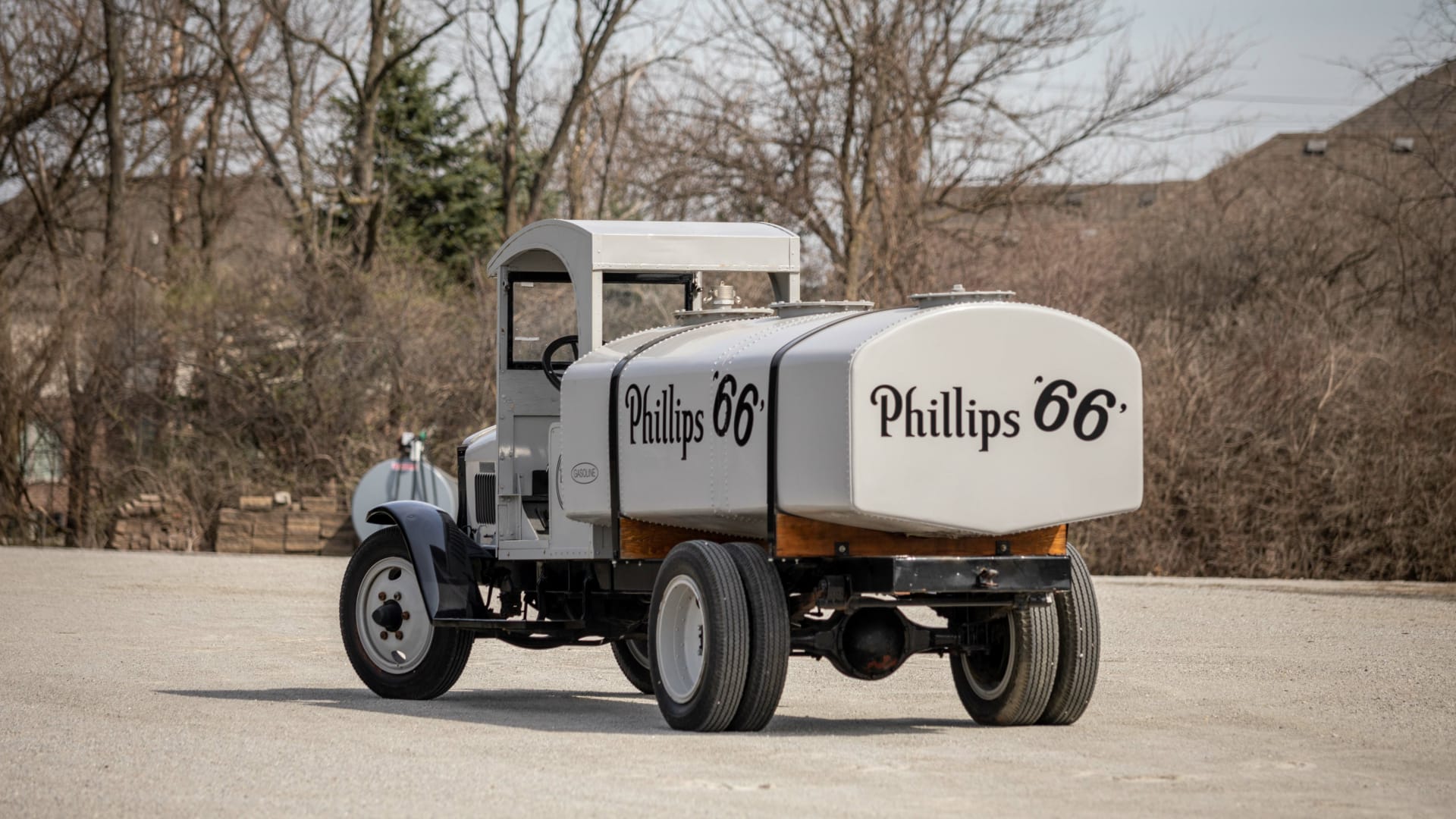 1929 Diamond T Model T4D 1.5-Ton Tanker at Indy 2023 as W172 - Mecum ...