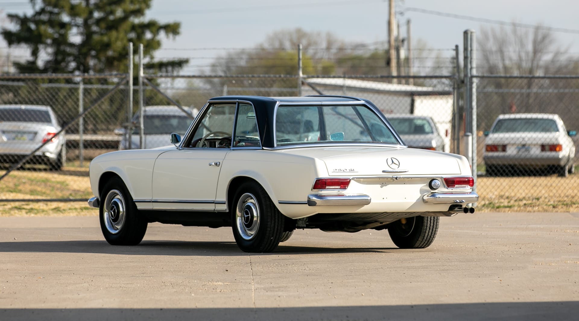 1967 Mercedes-Benz 250SL Roadster at Indy 2023 as T112 - Mecum Auctions