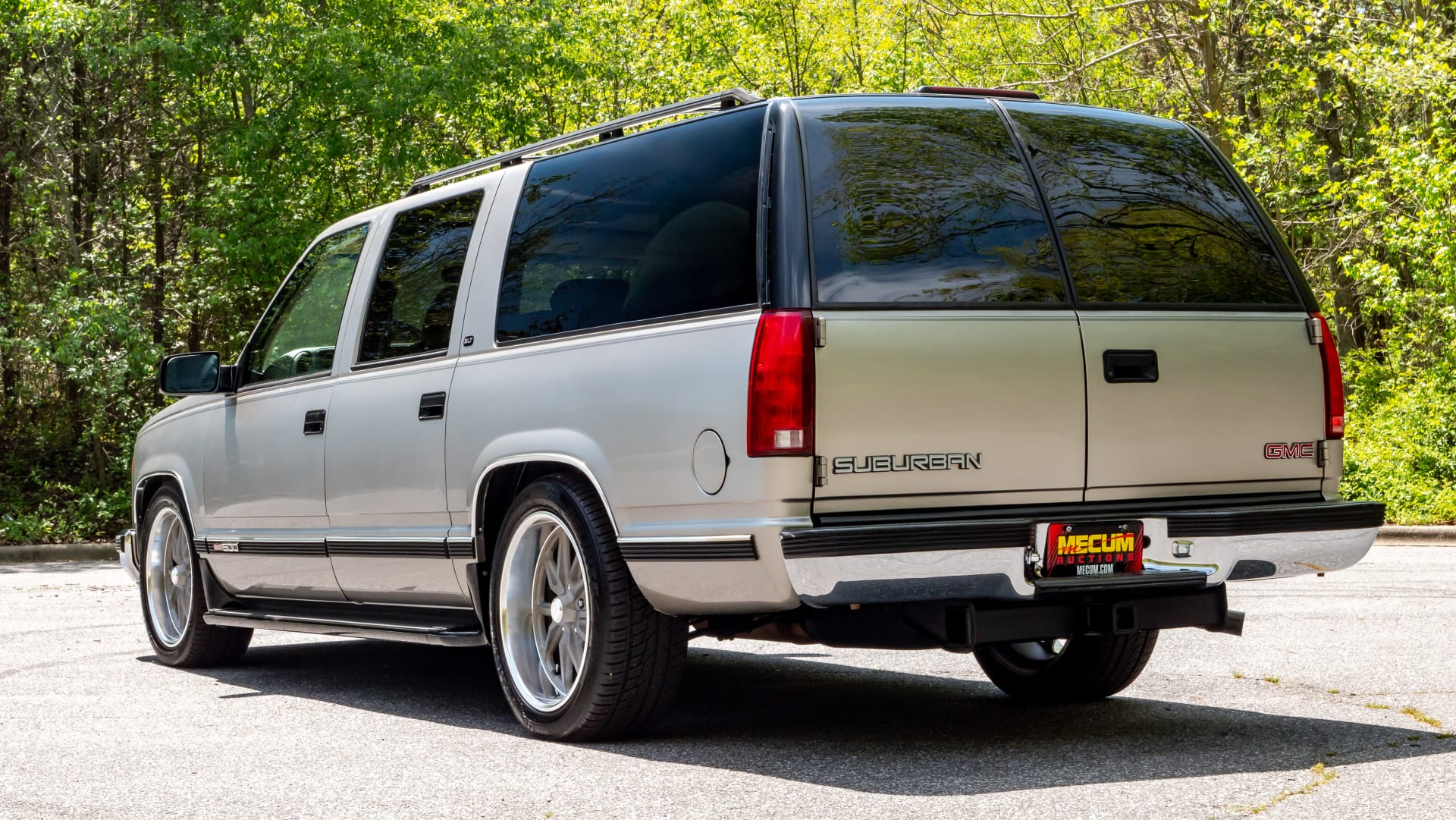 1999 GMC Suburban SLT at Indy 2023 as T41.1 - Mecum Auctions