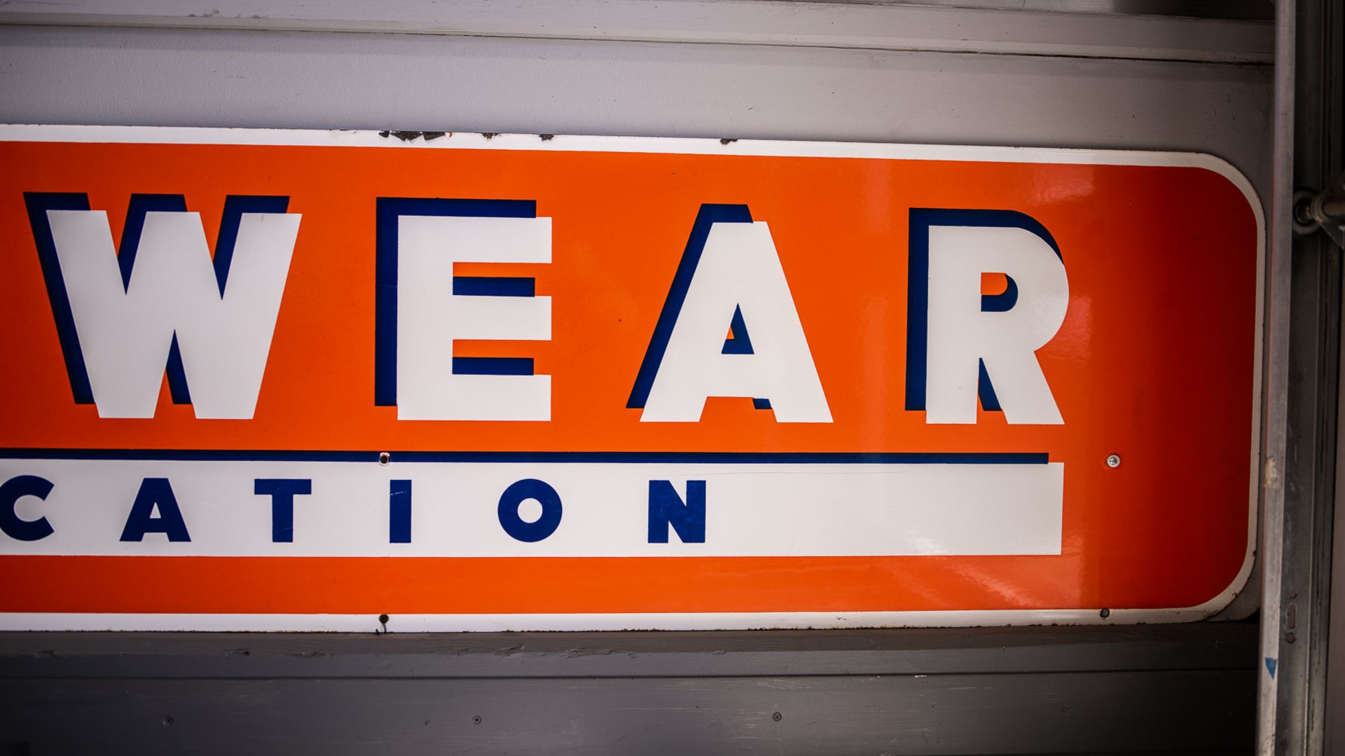 Stop-Wear Lubrication Porcelain Sign at The World’s Largest Road Art ...