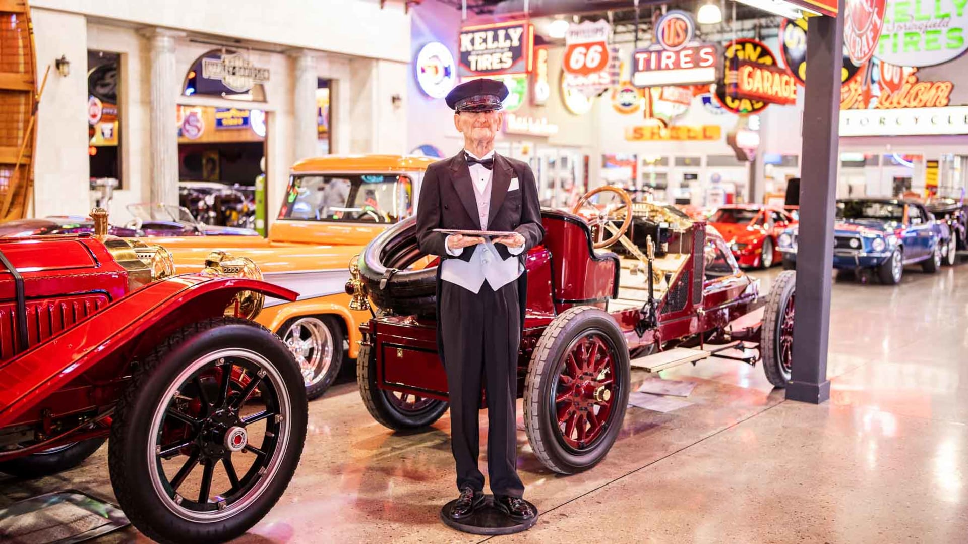 Butler Mannequin with Serving Tray at The World’s Largest Road Art ...