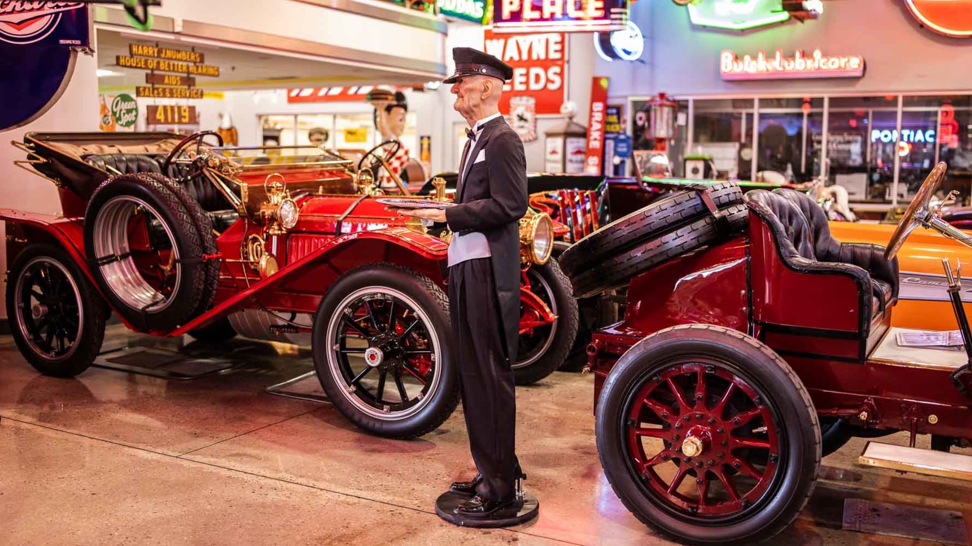 Butler Mannequin with Serving Tray at The World’s Largest Road Art ...