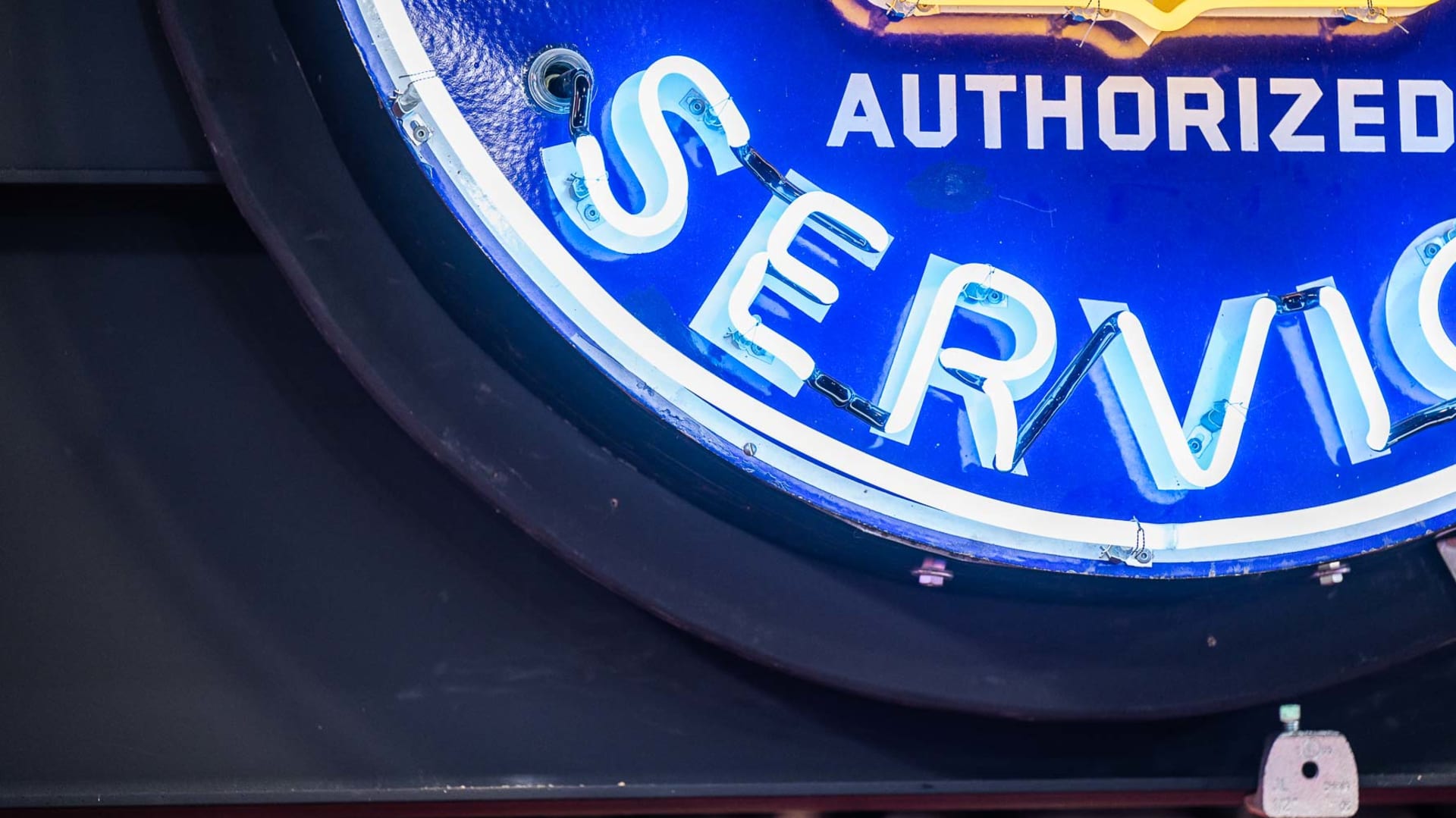 Cadillac Authorized Service Single-Sided Porcelain Neon Sign at The ...