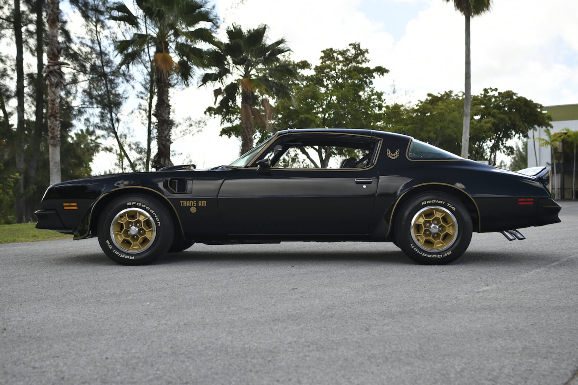 1976 Pontiac Trans Am SE at Indy 2023 as F128.1 - Mecum Auctions