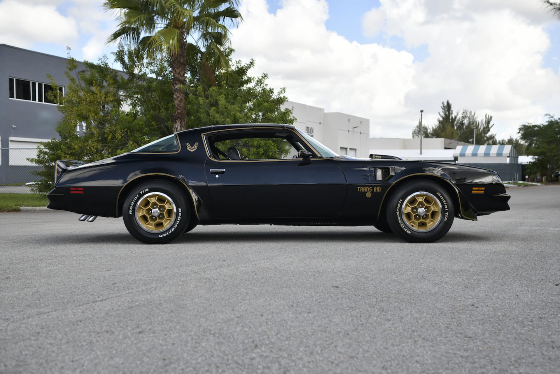 1976 Pontiac Trans Am SE at Indy 2023 as F128.1 - Mecum Auctions