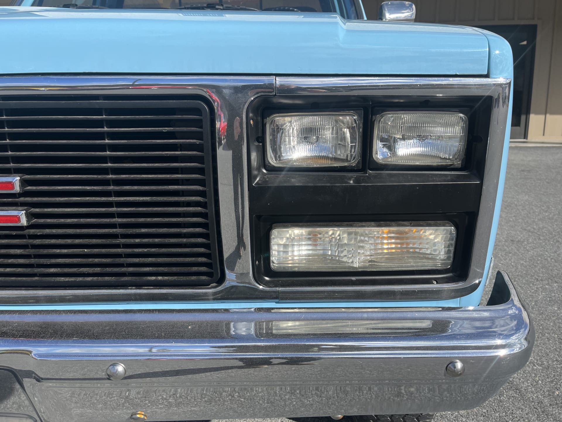 1986 GMC K1500 Pickup at Indy 2023 as J146 - Mecum Auctions