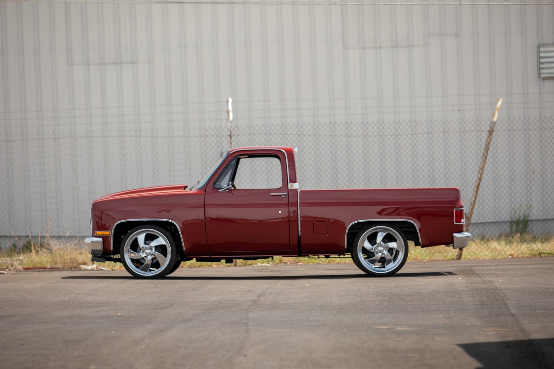 1985 Chevrolet C10 Custom Pickup at Indy 2023 as F262 - Mecum Auctions