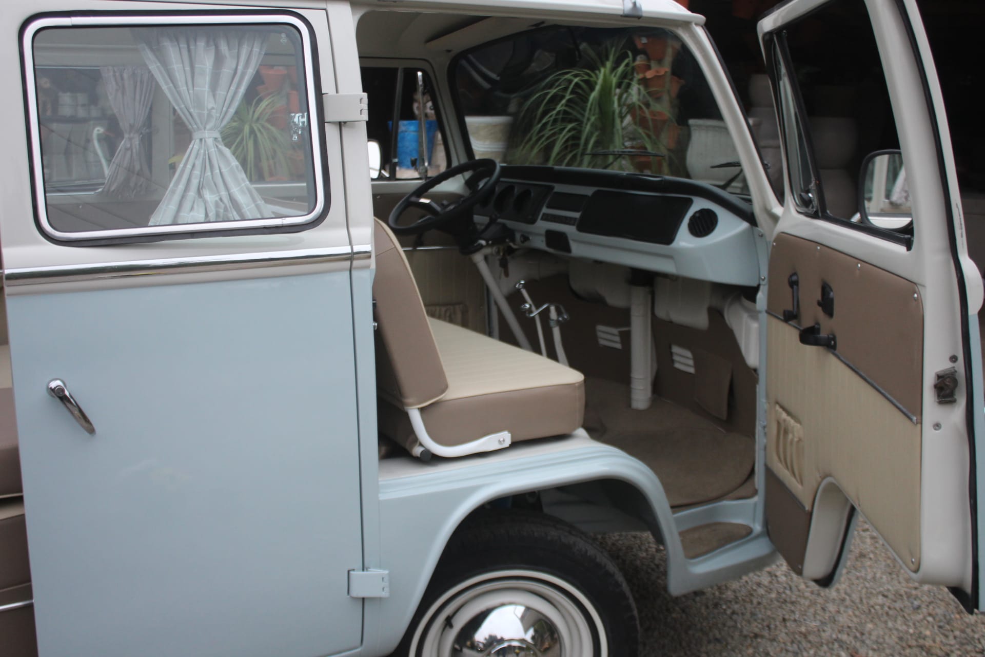 1977 Volkswagen Kombi Type II Bus at Indy 2023 as J182 - Mecum Auctions