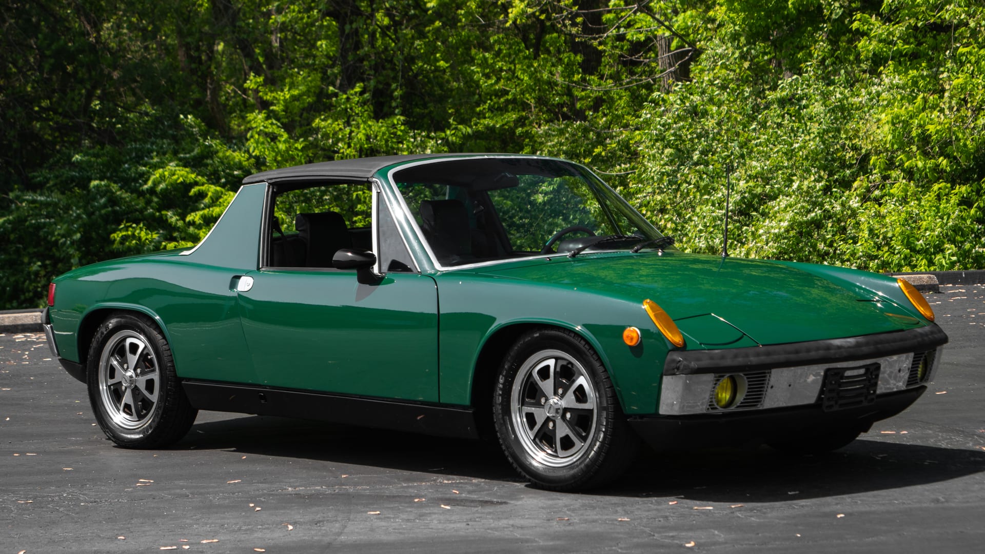 1972 Porsche 914 at Indy 2023 as T253 - Mecum Auctions