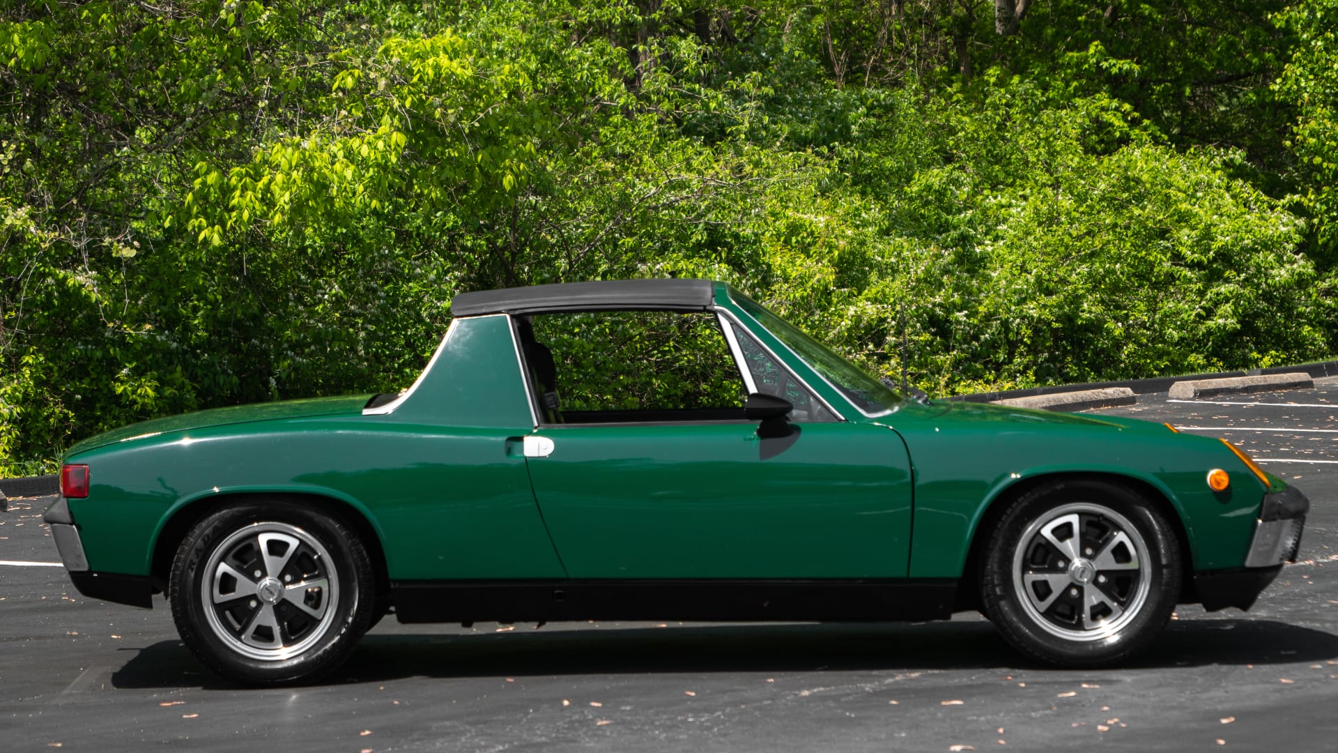1972 Porsche 914 at Indy 2023 as T253 - Mecum Auctions