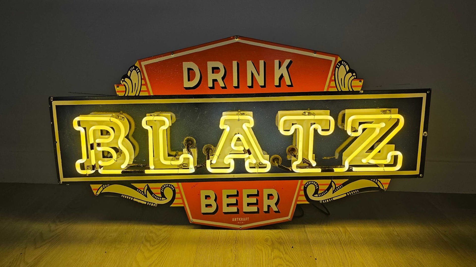 Blatz Beer Single-Sided Porcelain Neon Sign at Indy 2023 as M433 ...