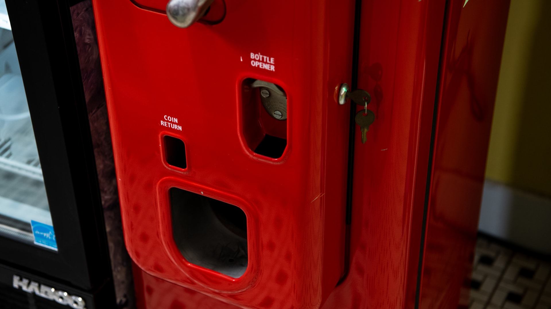1961 Coca-Cola Vendo Model 44 Vending Machine at The World’s Largest ...