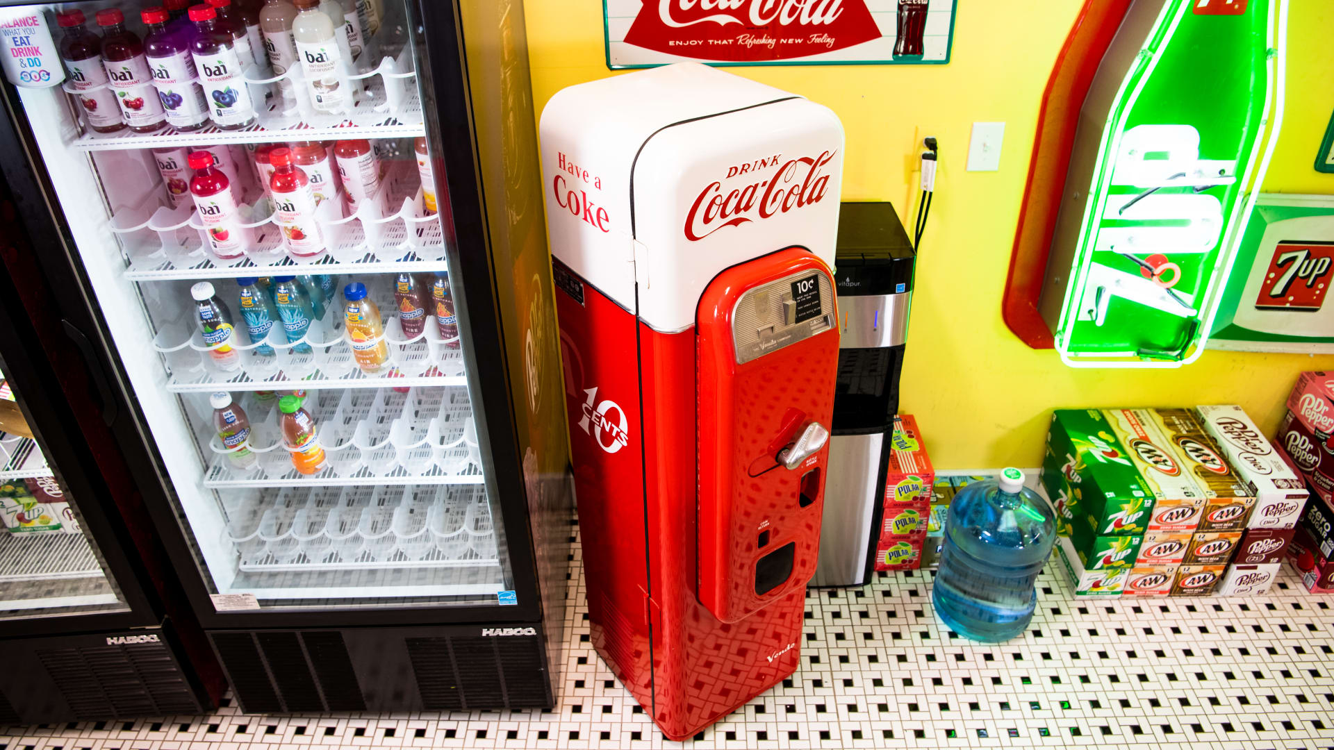 1961 Coca-Cola Vendo Model 44 Vending Machine at The World’s Largest ...