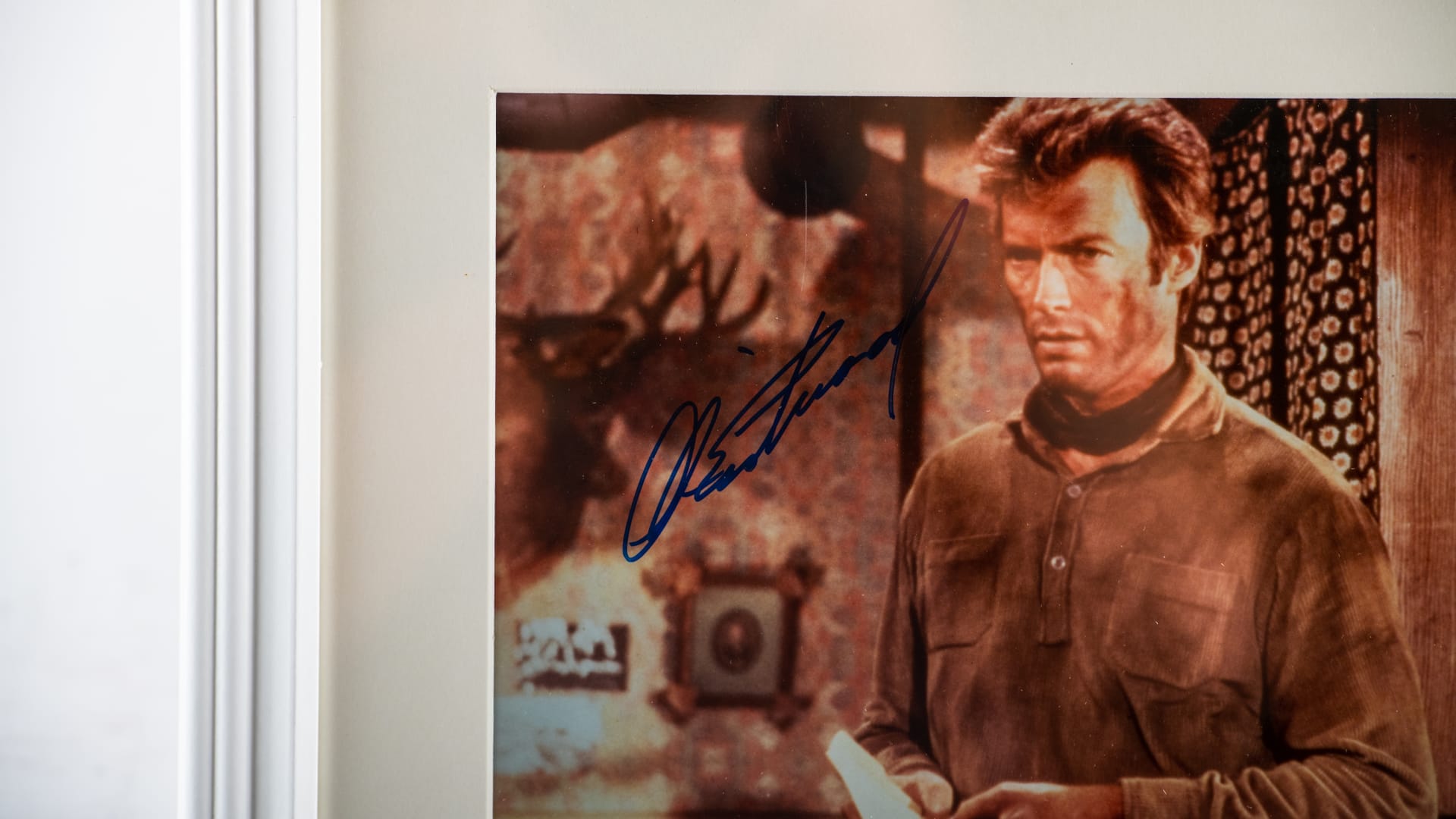 Clint Eastwood Signed Photograph at Indy 2023 as Z234 - Mecum Auctions Clint Eastwood Signed Photograph at Indy 2023 as Z234 - Mecum Auctions