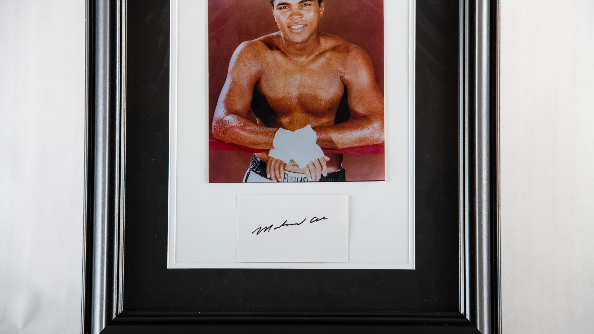 Muhammad Ali Photograph and Signature at Indy 2023 as Z249 - Mecum Auctions