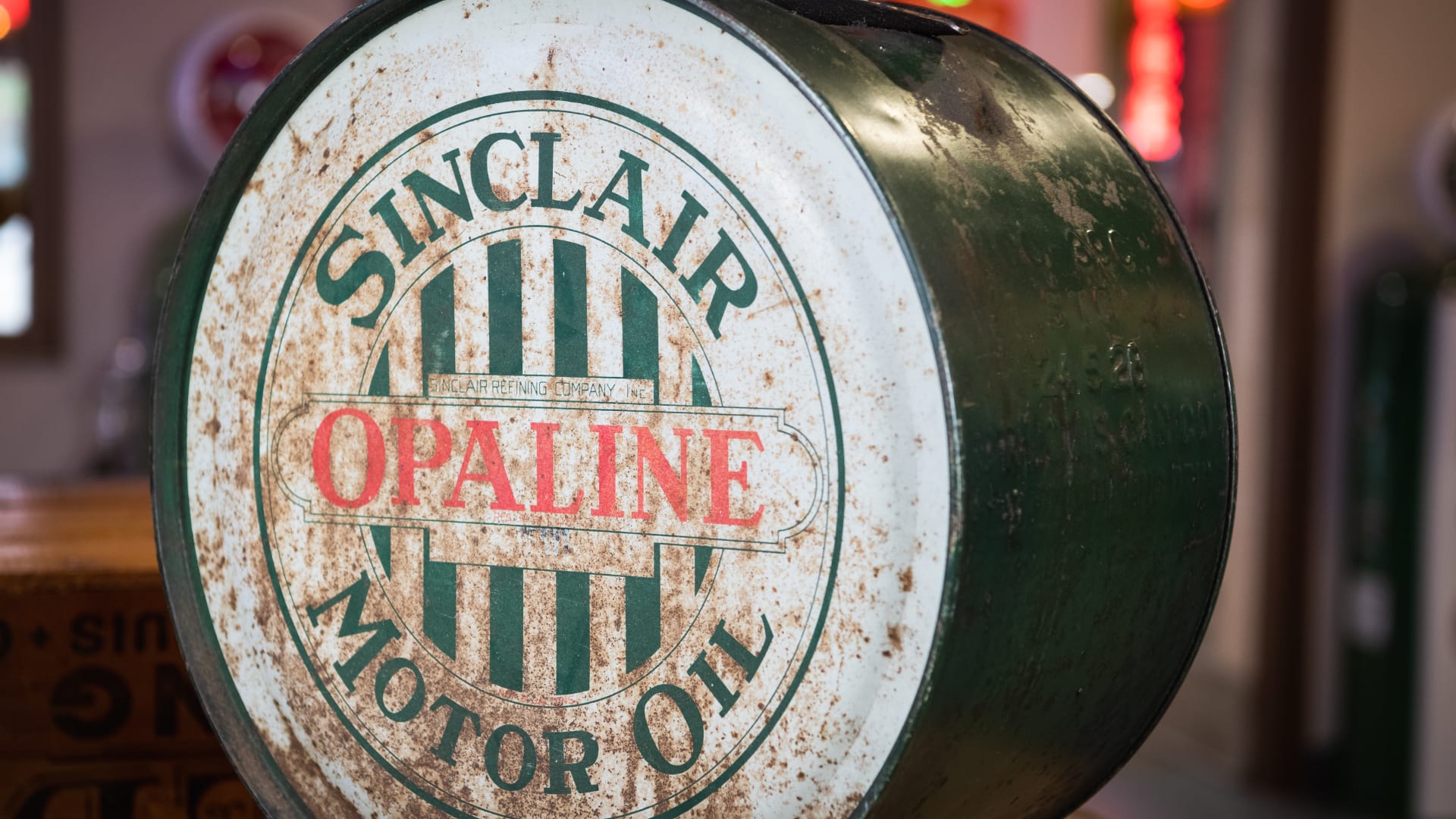 Sinclair Opaline Rocker Oil Can at The World’s Largest Road Art Auction ...