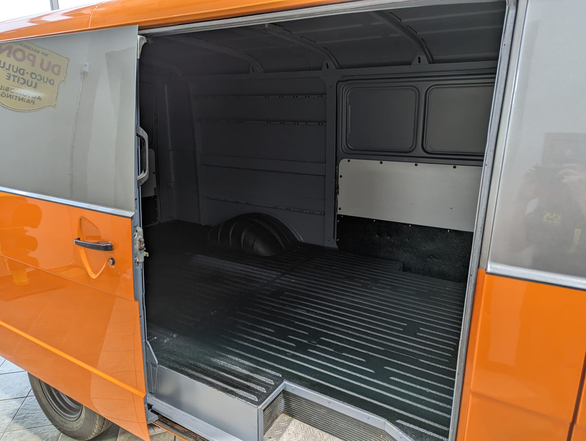 1983 Volkswagen LT35 at Indy 2023 as L10 - Mecum Auctions