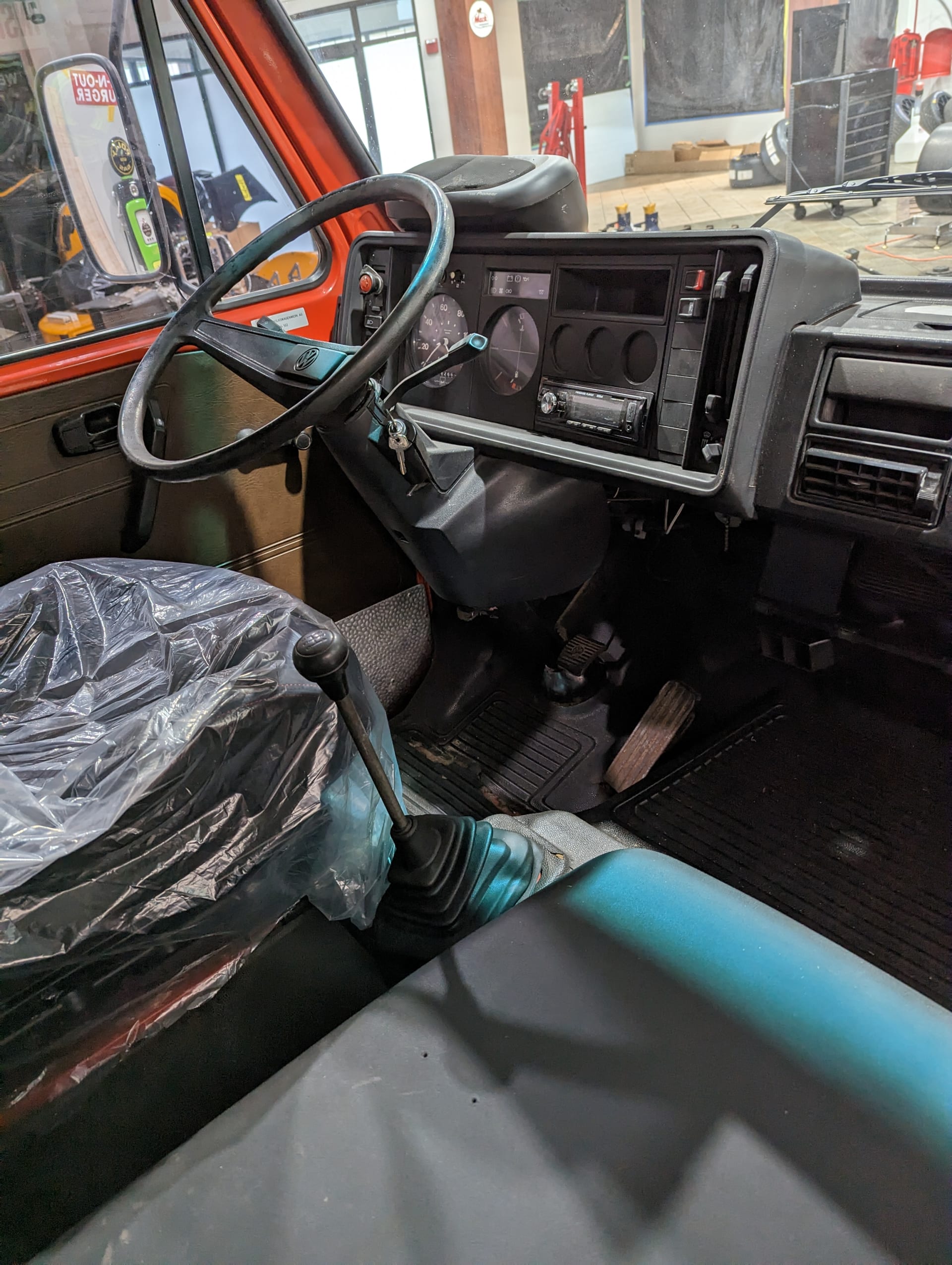 1983 Volkswagen LT35 at Indy 2023 as L10 - Mecum Auctions