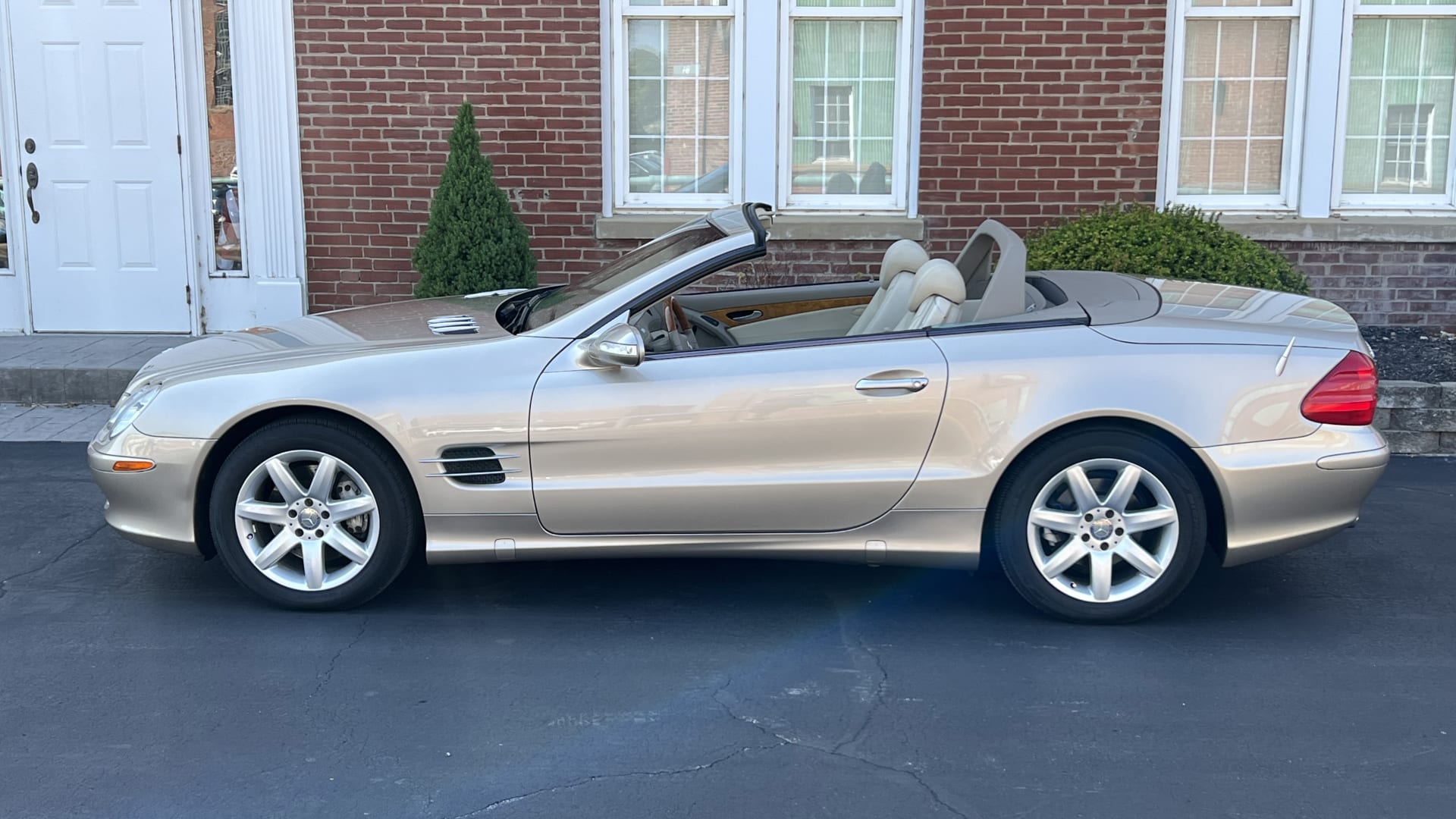 2003 Mercedes-Benz SL500 Convertible at Indy 2023 as T76 - Mecum Auctions