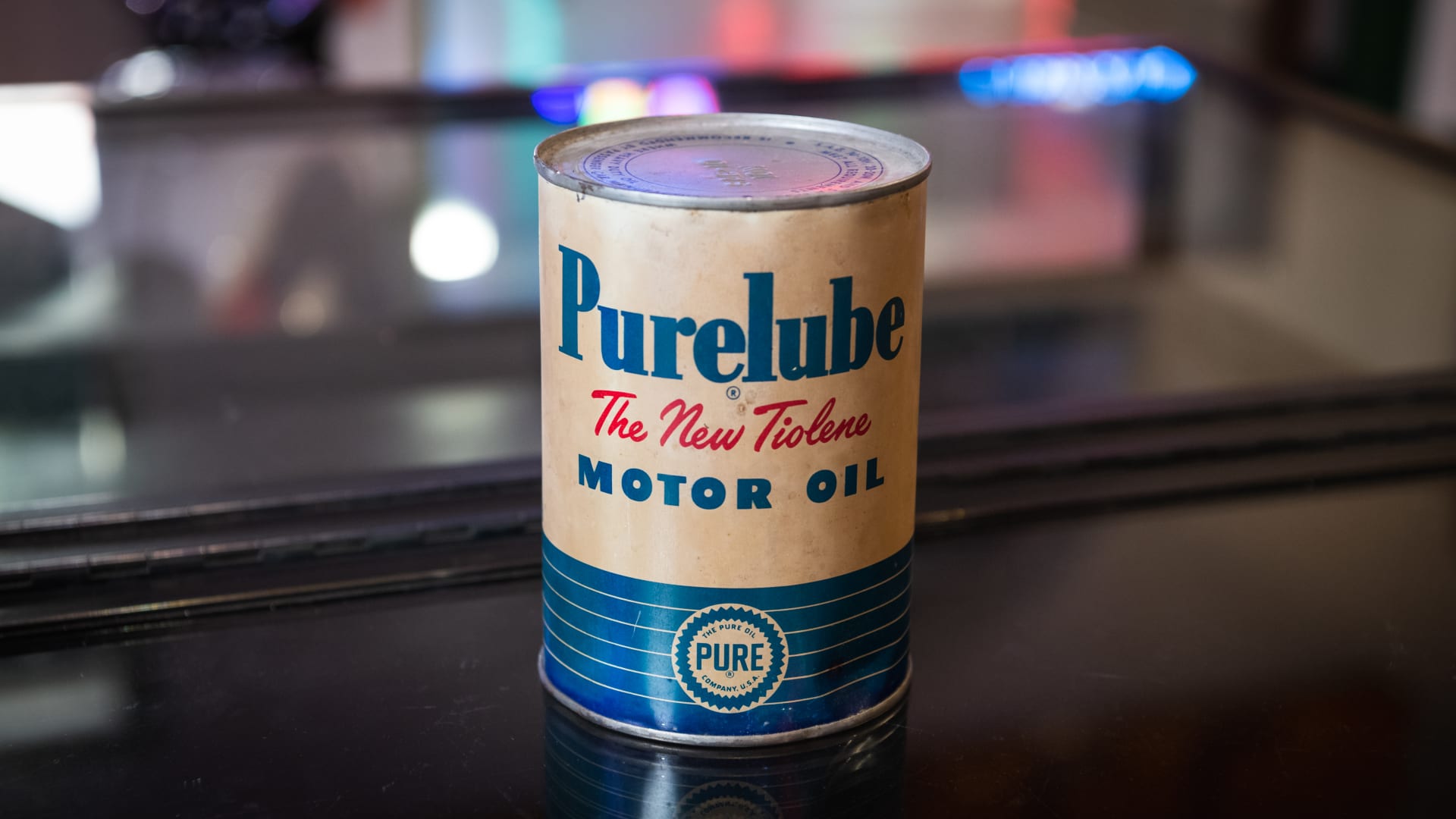 1940s-1970s Assorted Motor Oil Cans at The World’s Largest Road Art ...
